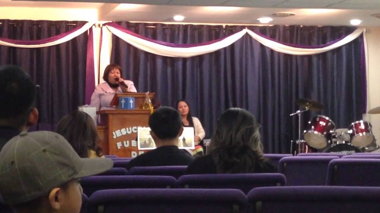 Pastora María Castrejón saludando al pueblo. - YouTube