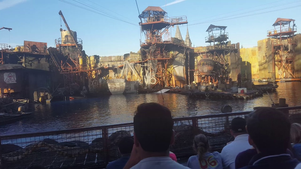 WaterWorld stunt show(Universal Studios Hollywood) - YouTube