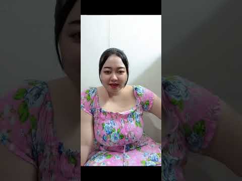 BUNDA GEMOY CANTIK PAKAI DASTER MOTIF BUNGA-BUNGA LAGI DUDUK SANTAI BIKIN SALAH F0KUS