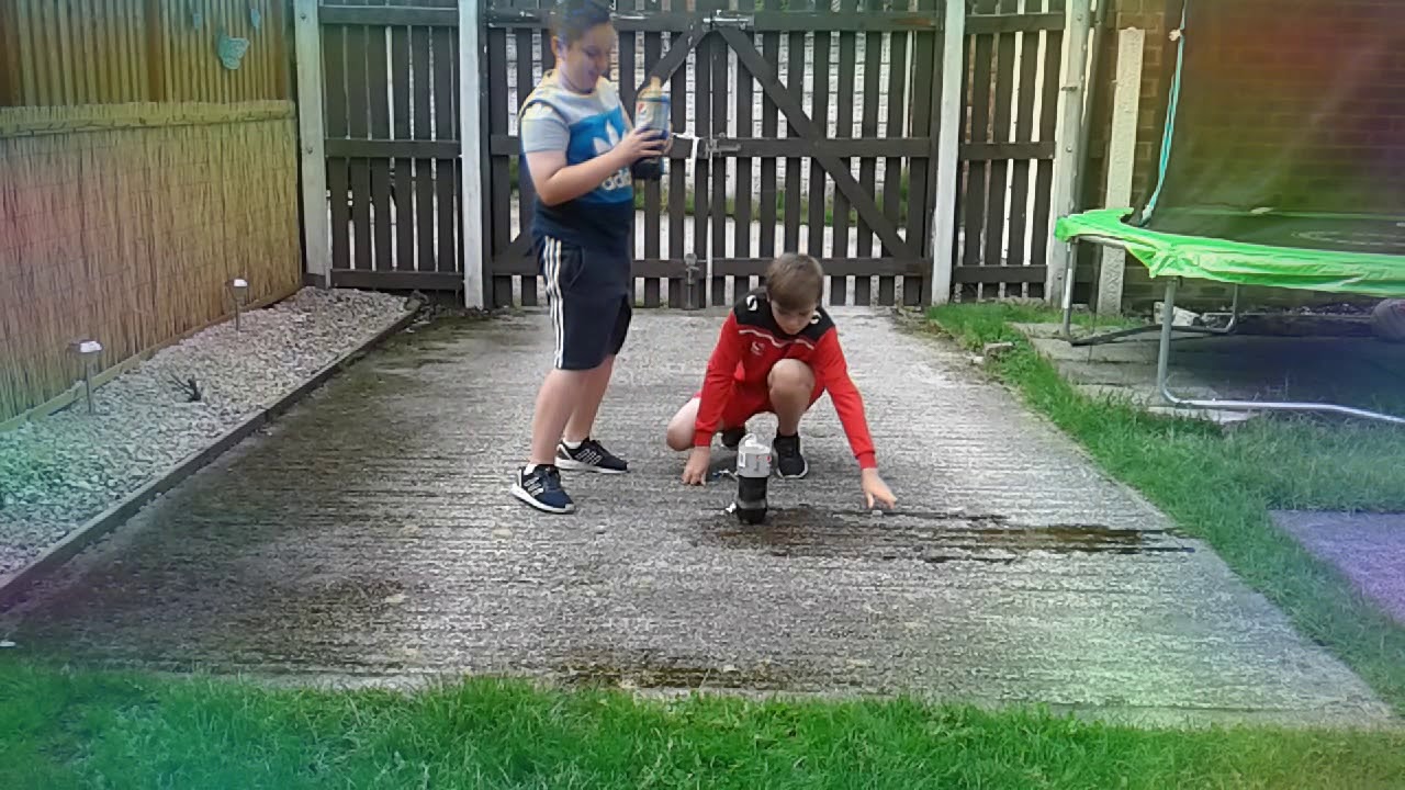 Coke and mentos challenge - YouTube