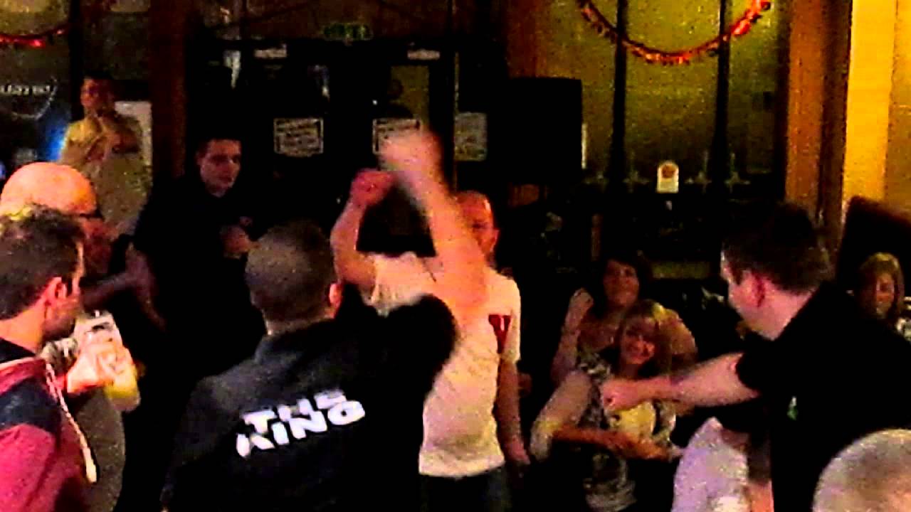 Darts Championships 2012 (Simon ''The Therapist'' Wathen) - YouTube