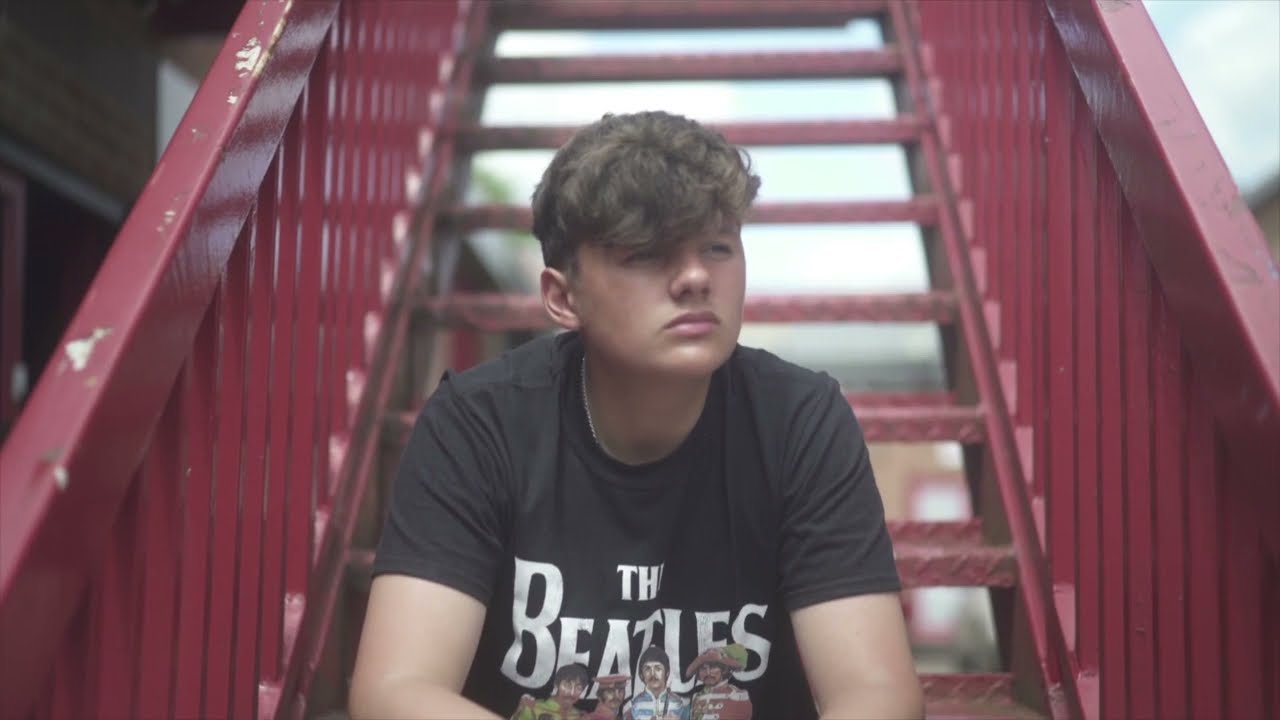 Don't Look Back - Harrison Rhys (Official video) - YouTube