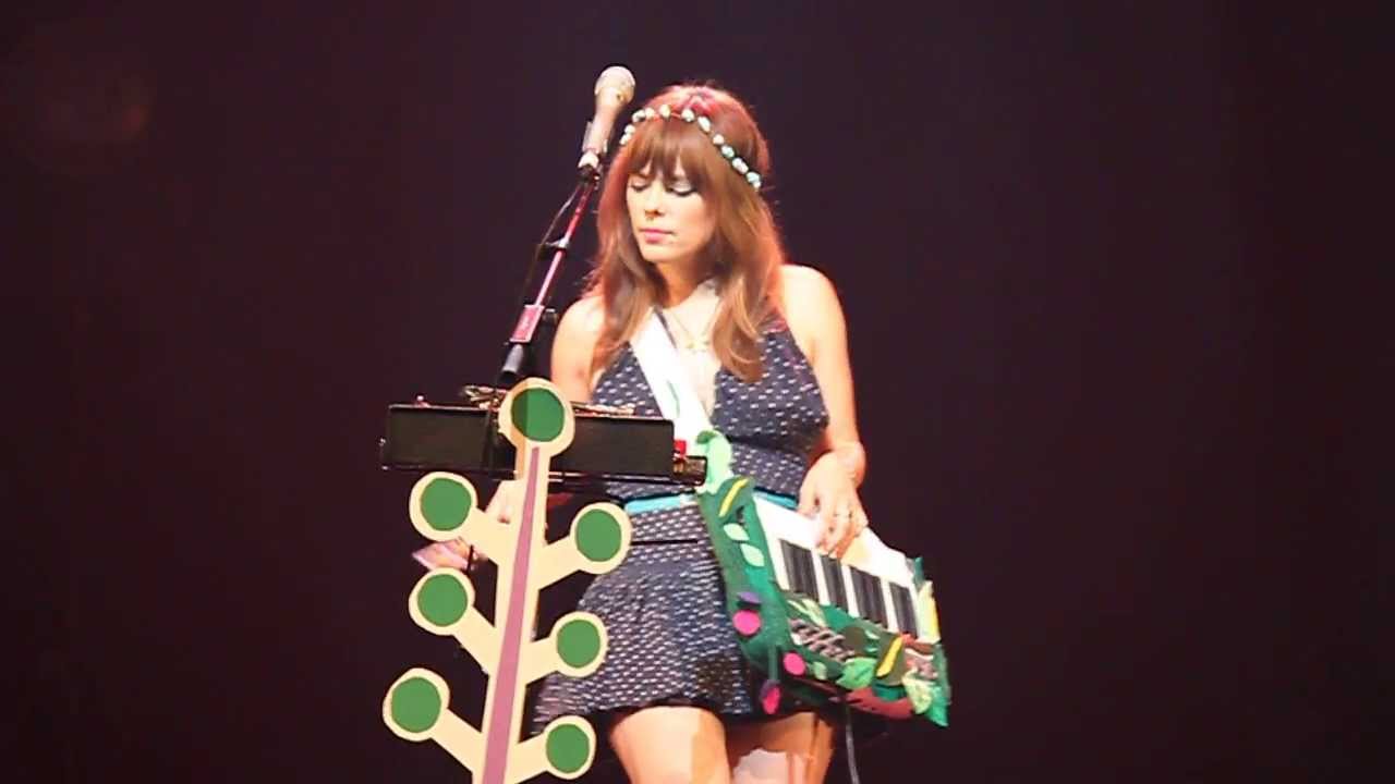 LENKA LIVE IN SINGAPORE 2013 - Honeybee HQ - YouTube