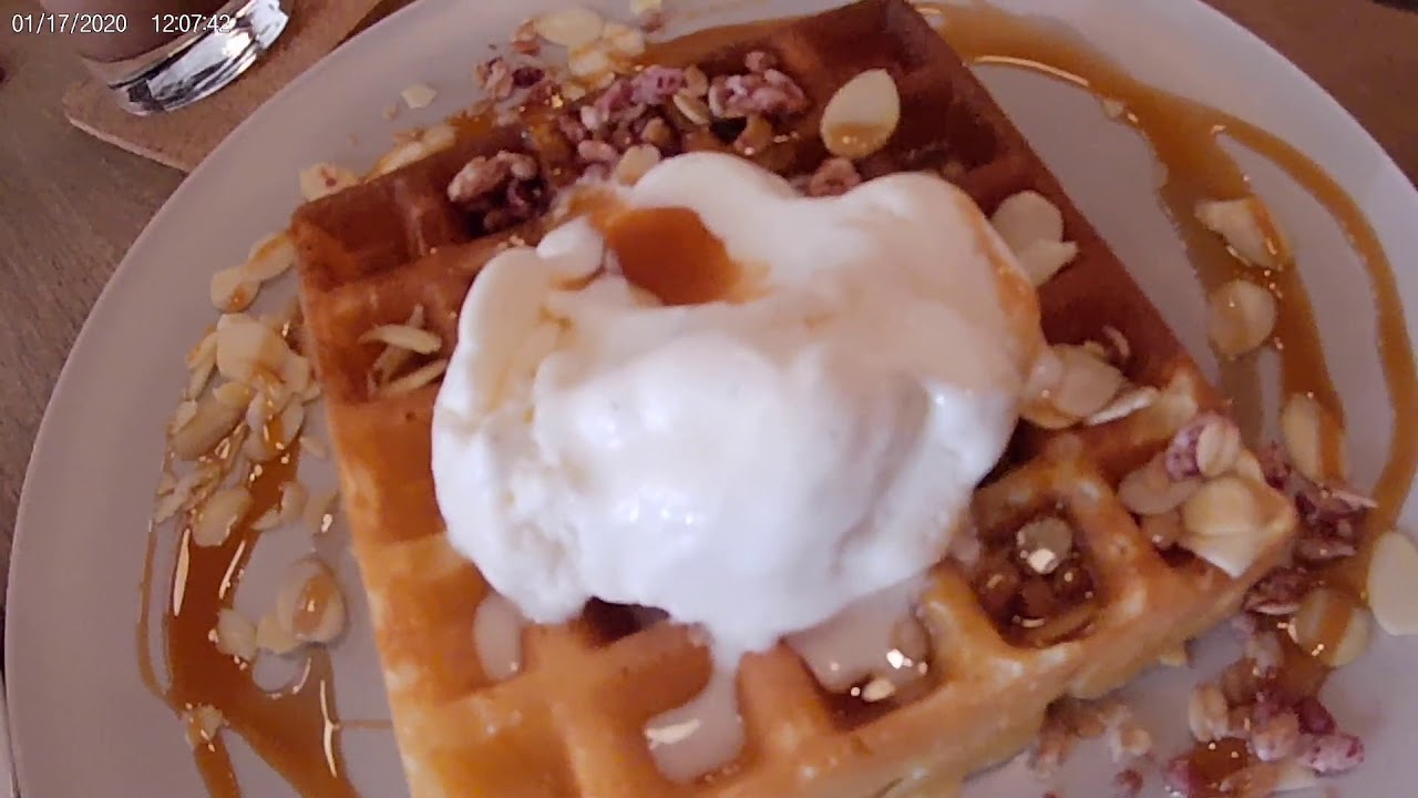 Brunch at Tjantek Cafe Kuantan - YouTube