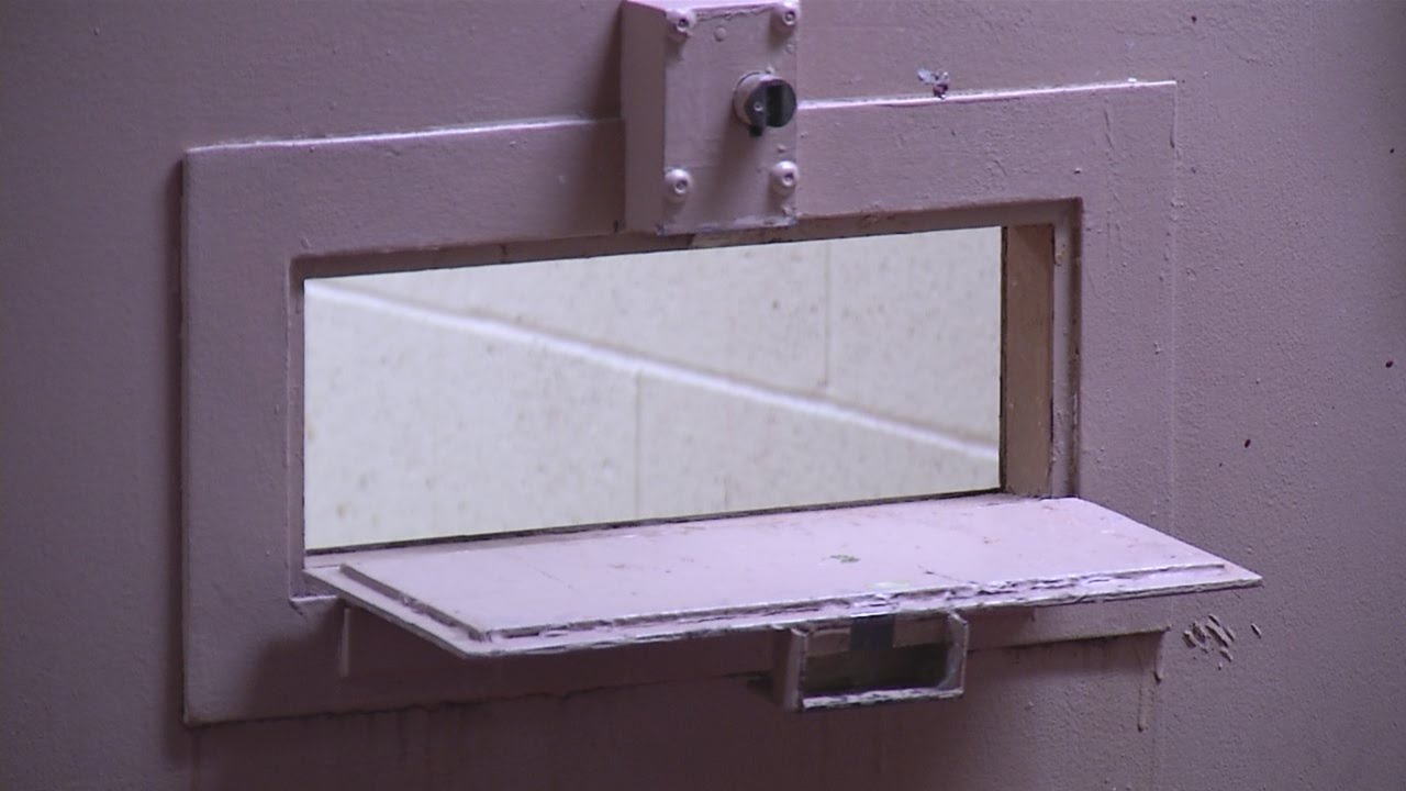 Locked up: Solitary confinement - YouTube