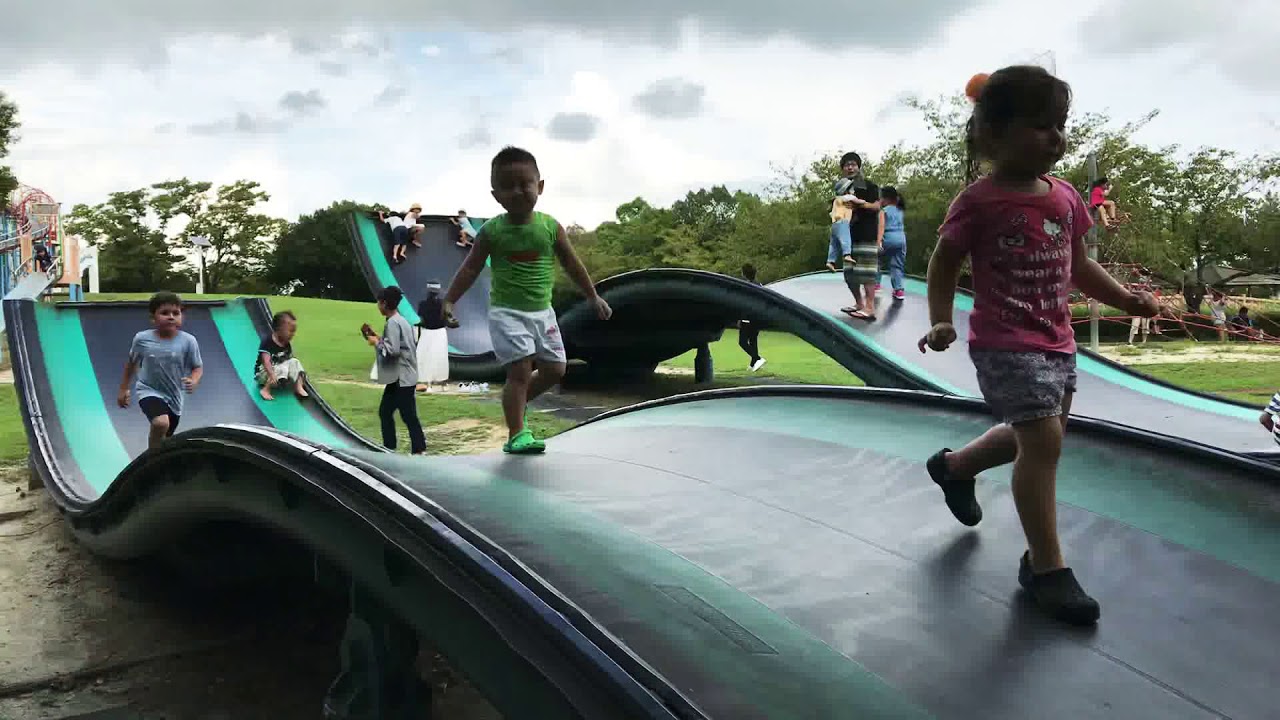 Juju's jumping im trampoline ... - YouTube