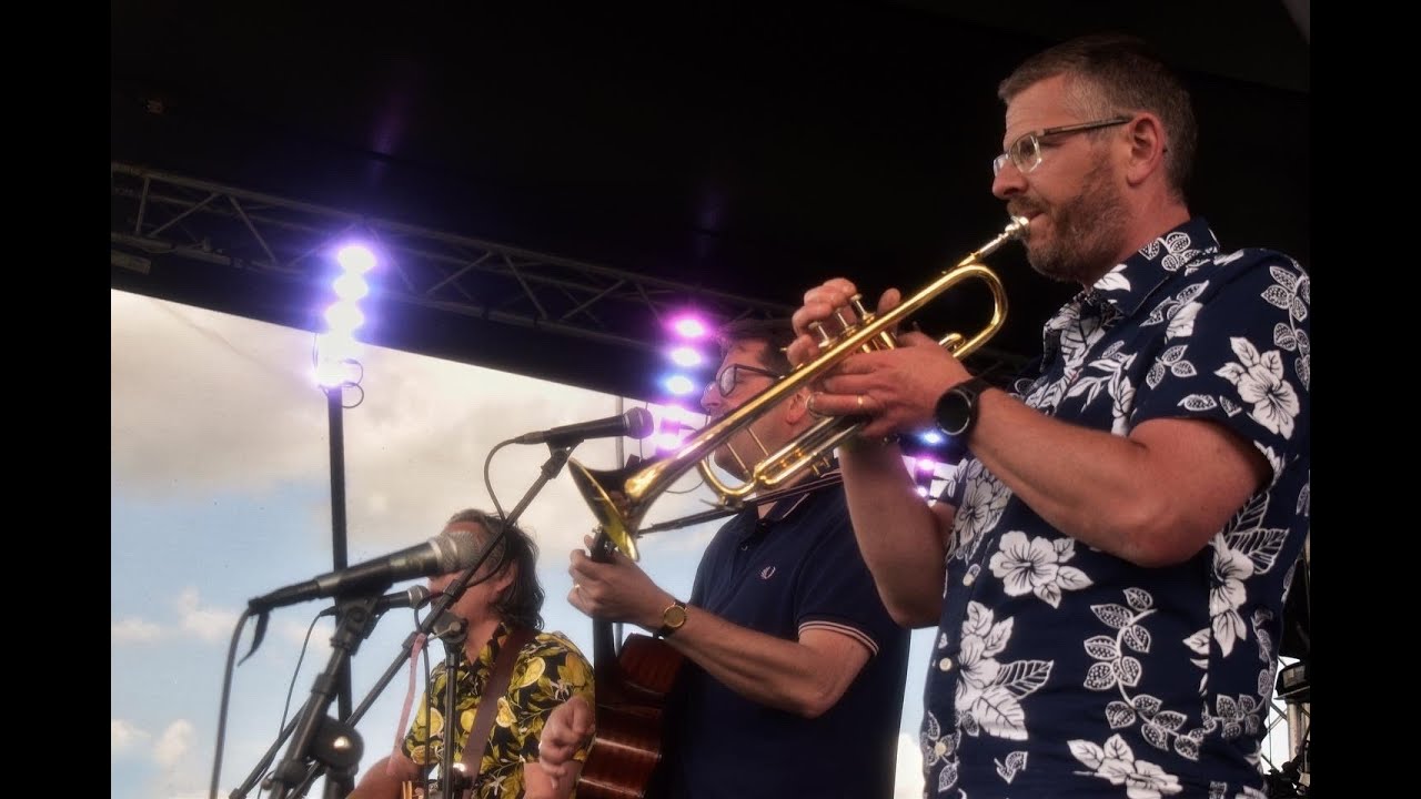 Black Velvet Band - Live - YouTube