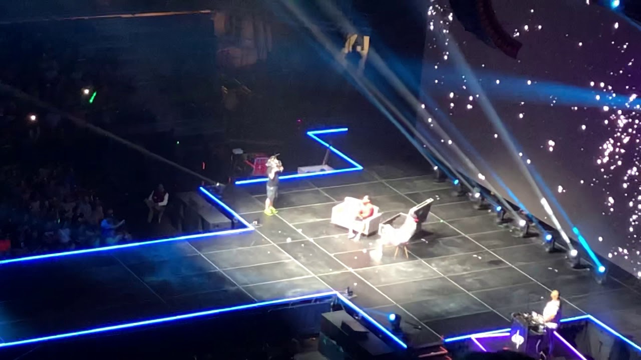 Tyler sings Old Town Road the does Rage Monster on stage!!Dude Perfect ...