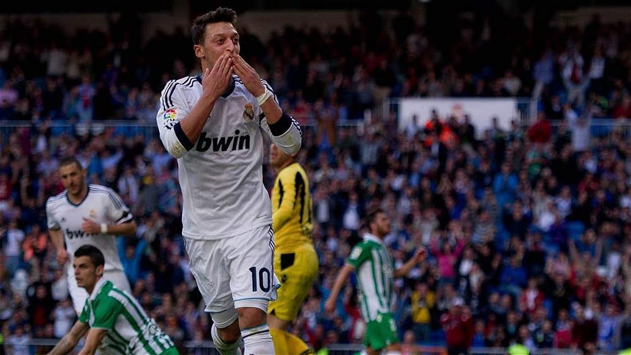 Never Forget Prime Mesut Ozil Passing & Dribbling Skills🔥 - YouTube