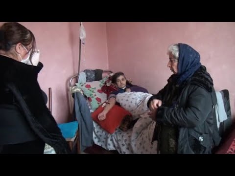 Qaxda xəstələrə, əlillərə və aztəminatlı ailələrə sovqat paylanılıb