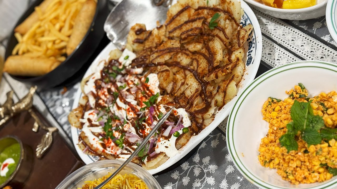 Dhaniya Methi Style Ramadan Iftari | Aloo Kachaloo, Mixed Pakoras ...