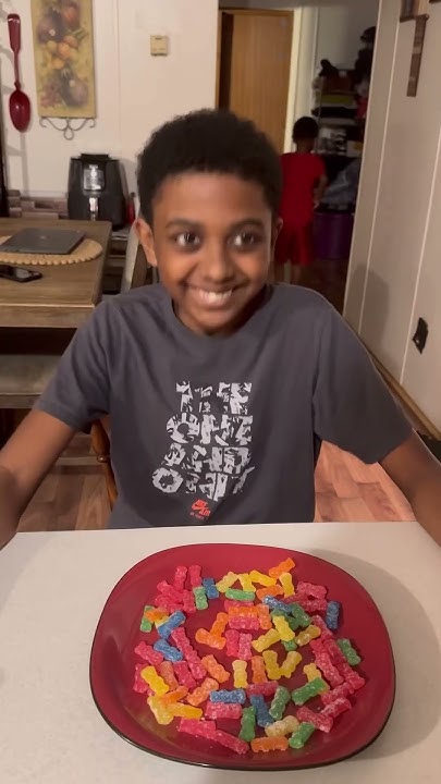 DONT EAT THE CANDY CHALLENGE!! - YouTube