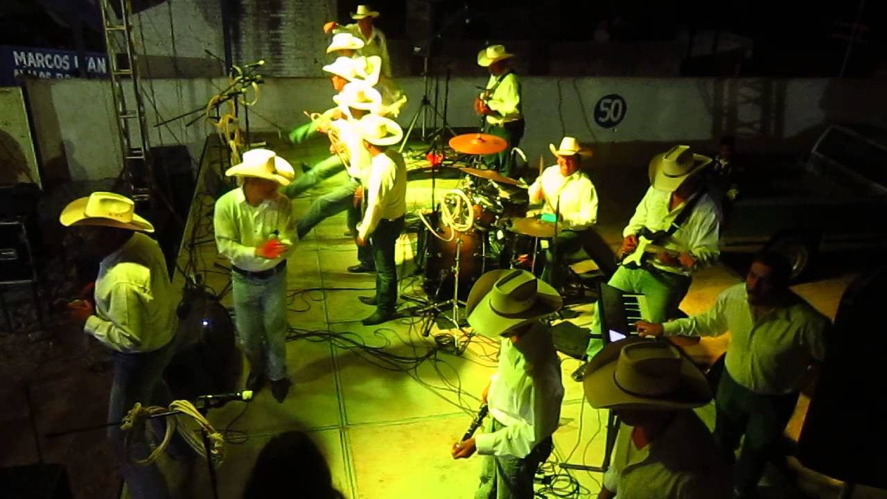 Arreando la mula - Los 13 Valientes - YouTube