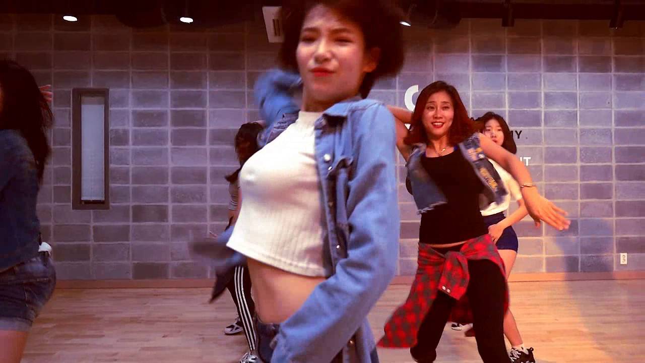 SM DANCE ACADEMY - YouTube