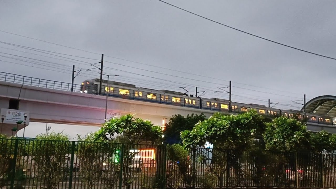 Beautiful Delhi Metro view ️ - YouTube