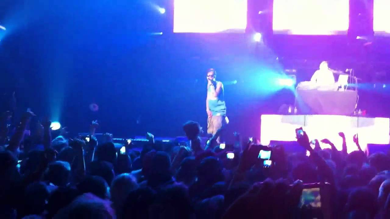 Wiz Khalifa- Keep One Rolled (Live!) 6/22/11 - YouTube