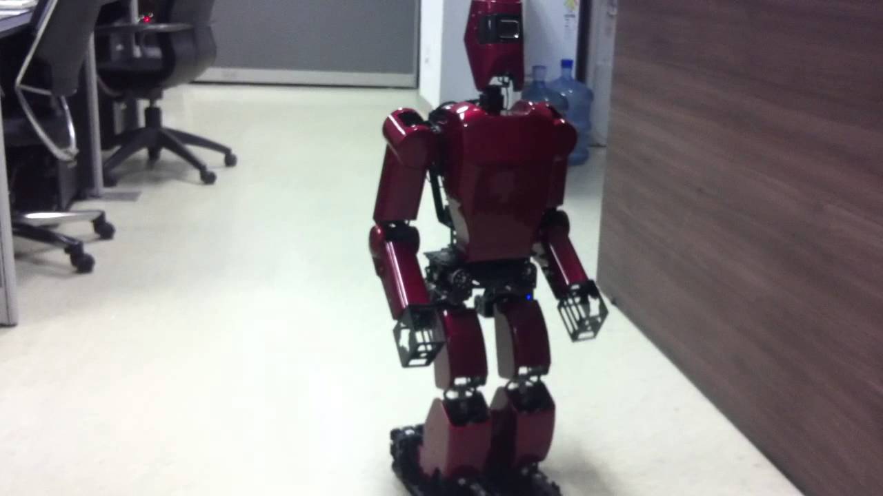 Life-Size Robot (Full Cover_RQ-TITAN) - YouTube