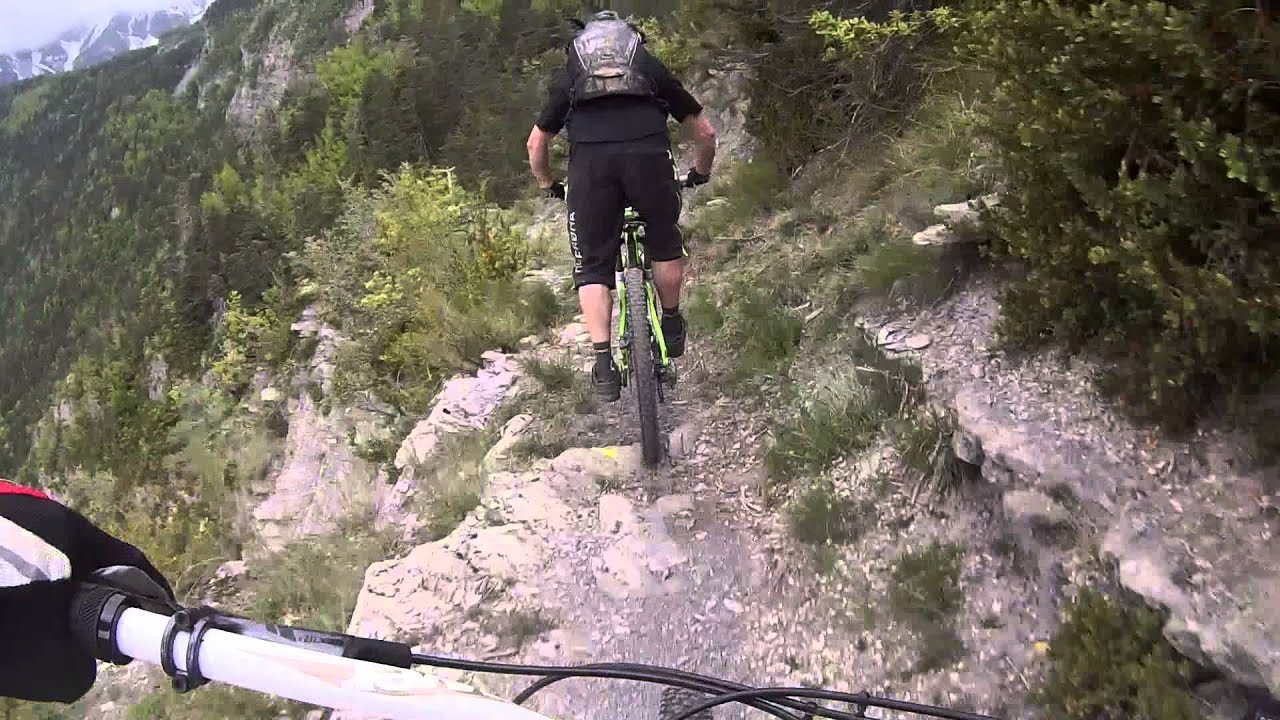 G0140034 hoff crashes in ravine - YouTube