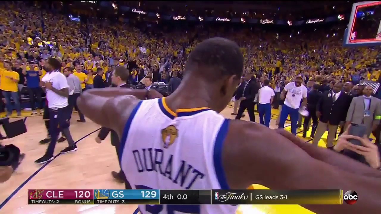 Golden State Warriors Win 2017 NBA Championship (Final Seconds of Game ...