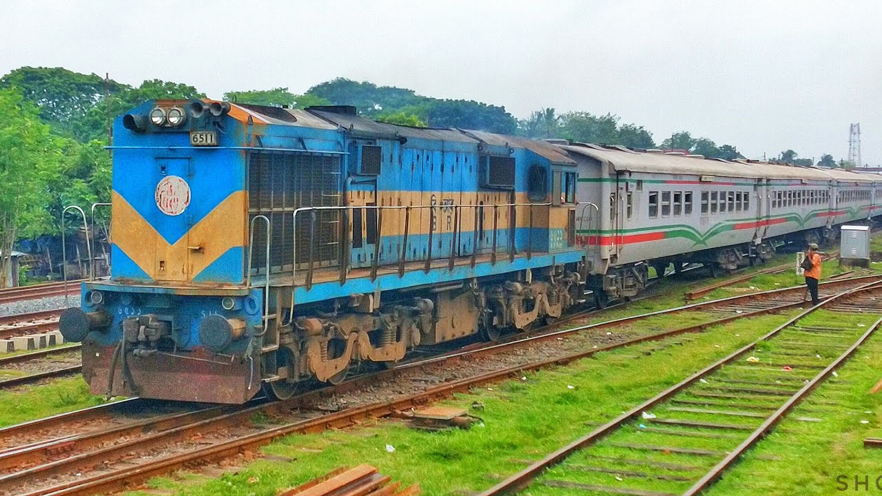 Rupsha Express Train left Bheramara Railway Station with WDM-3A 6519 ...