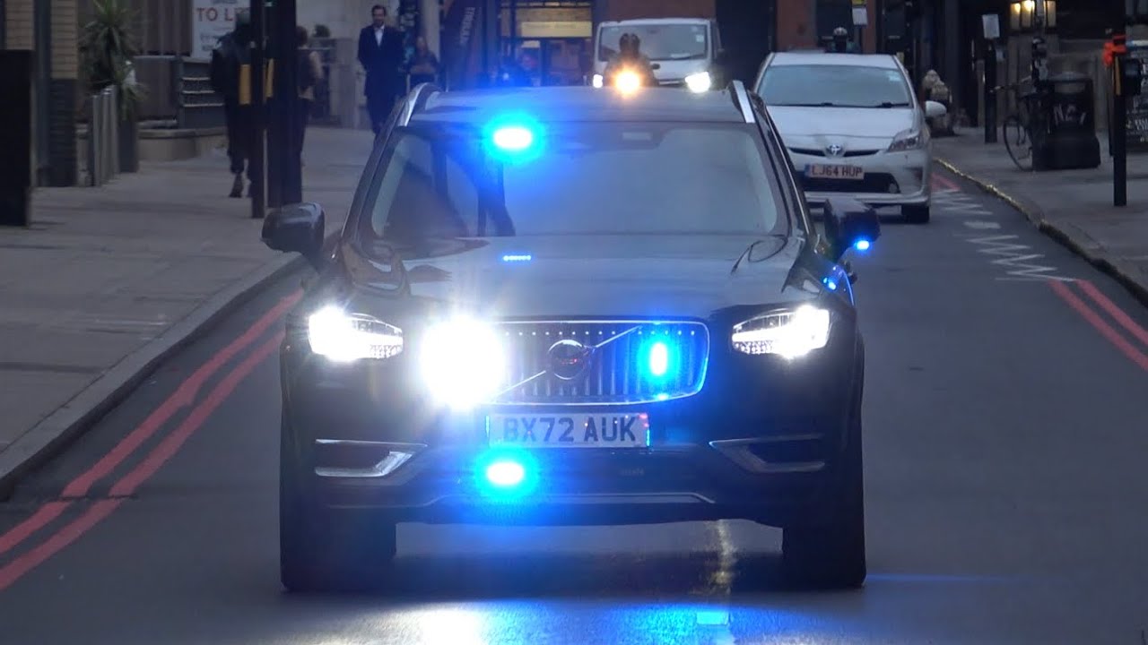 Two Unmarked Armed Response Vehicle's (Volvo XC90) lights & siren in ...