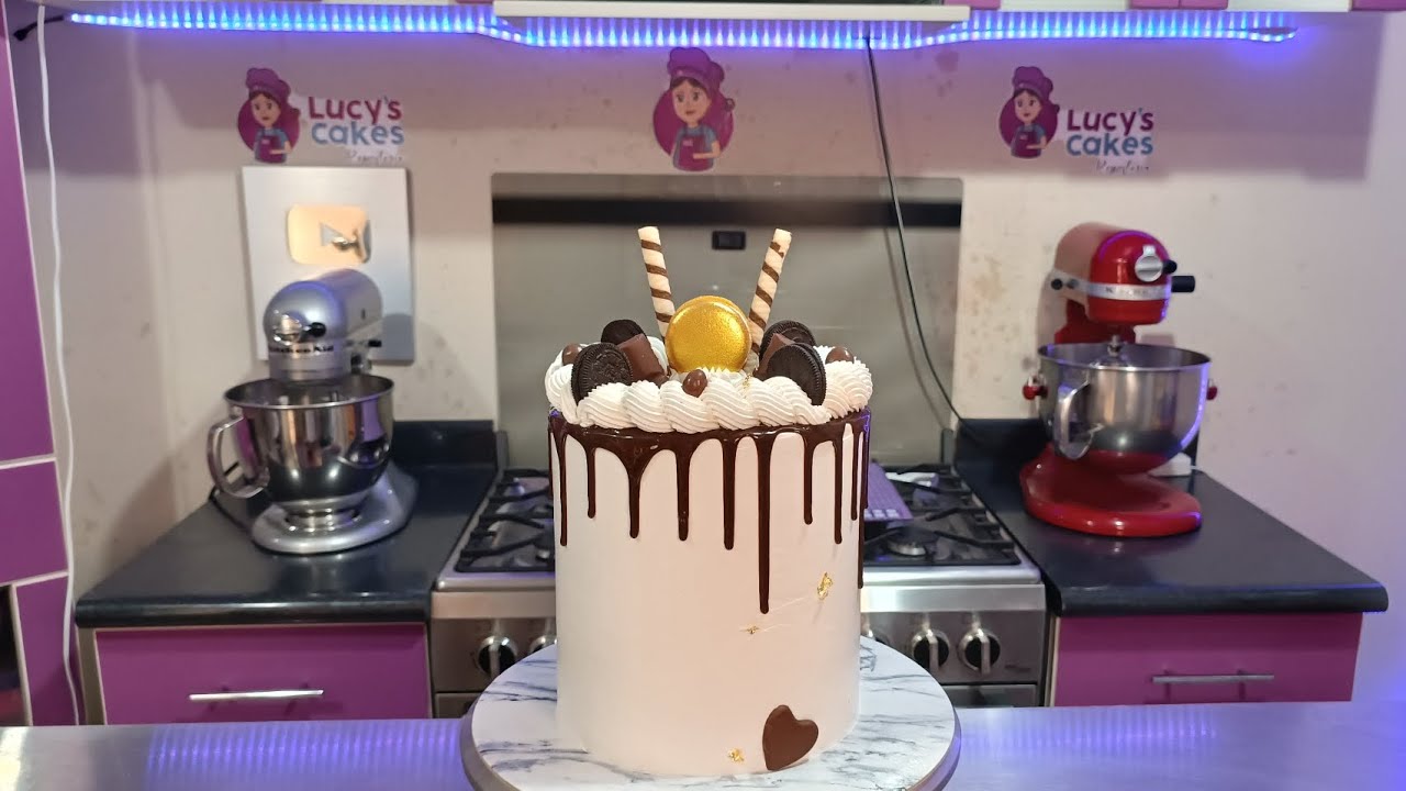 Pastel alto con QUEQUE de CERVEZA una COMBINACIÓN de SABORES con LICOR ...