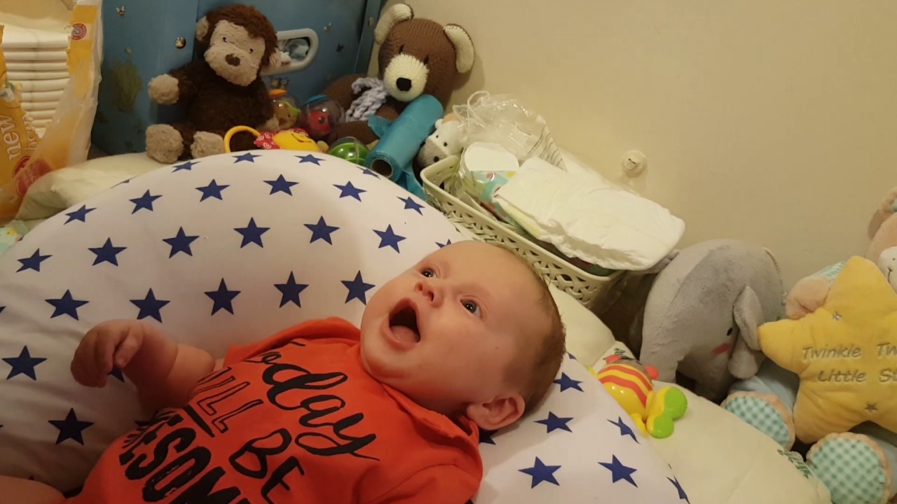 Daddy comes home to smiles - YouTube