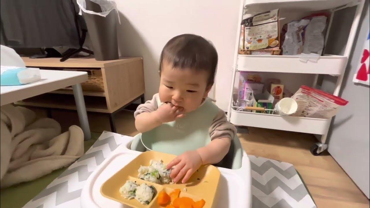 【1歳離乳食】小松菜としらすのご飯を食べるりっくん Weaning food for 1 year old Rikkun eating rice - YouTube