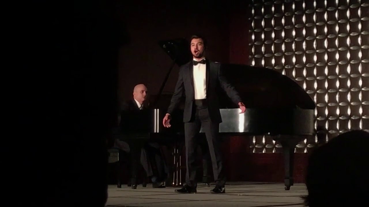 Anthony Leon, Tenor -“Salut demeure chaste et pure,” Faust. - YouTube