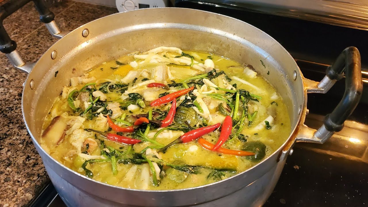 របៀបធ្វេីសម្លកកូរនឹងឆាខ្ញី/ Cambodia soup recipe/ Somlor korko khmer ...