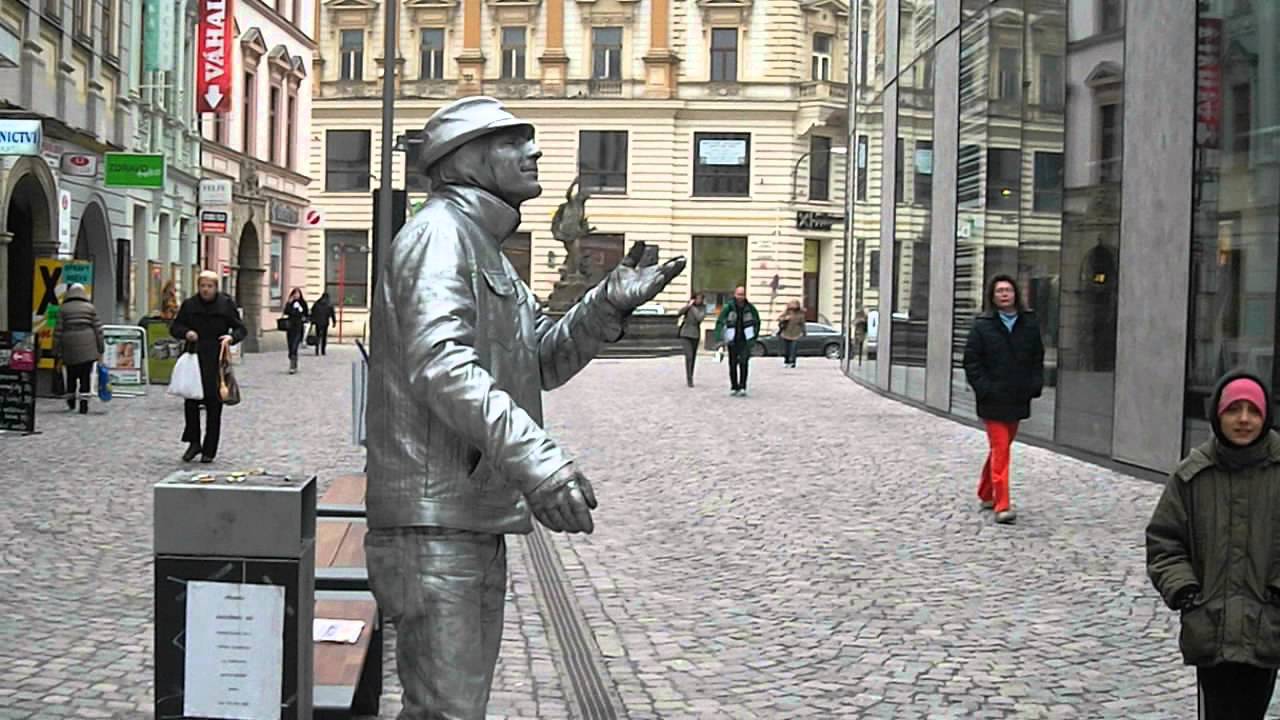street Art men like a Statue - YouTube