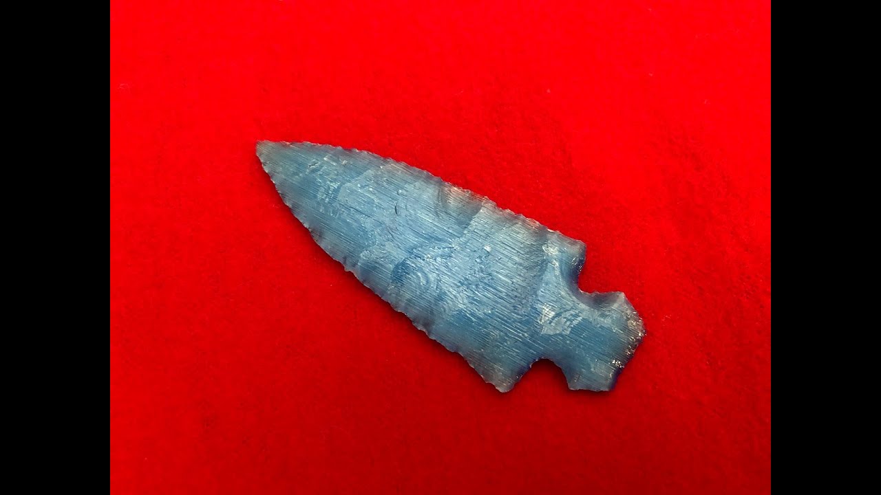 207 - Flint knapping a slab of blue fiber optic glass.1/1 - YouTube