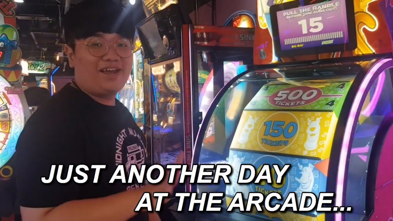 Just another day at the arcade | Cow play Cow Moo - YouTube