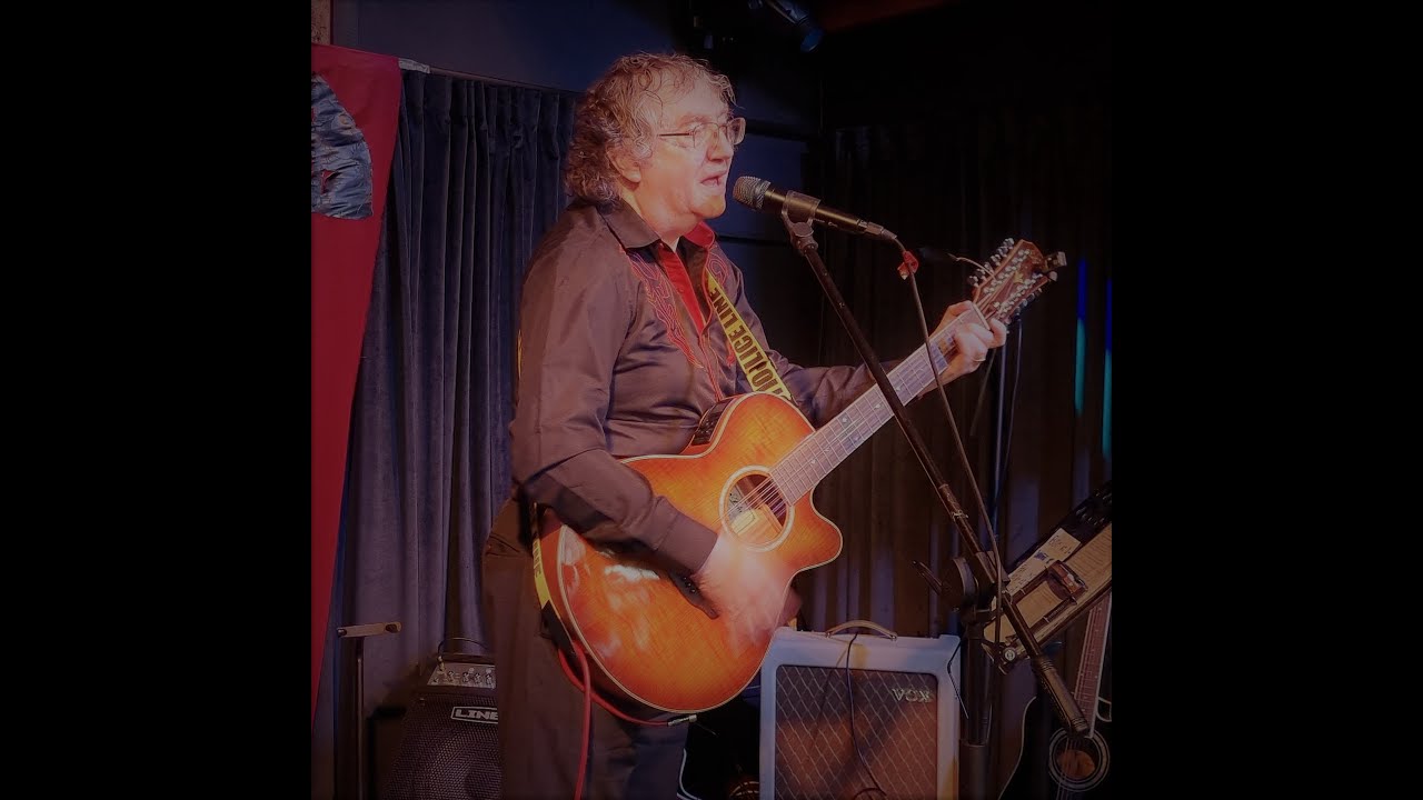 James Dignan ' Gonna (Dream On)' in Dunedin, New Zealand 03-12-21 - YouTube