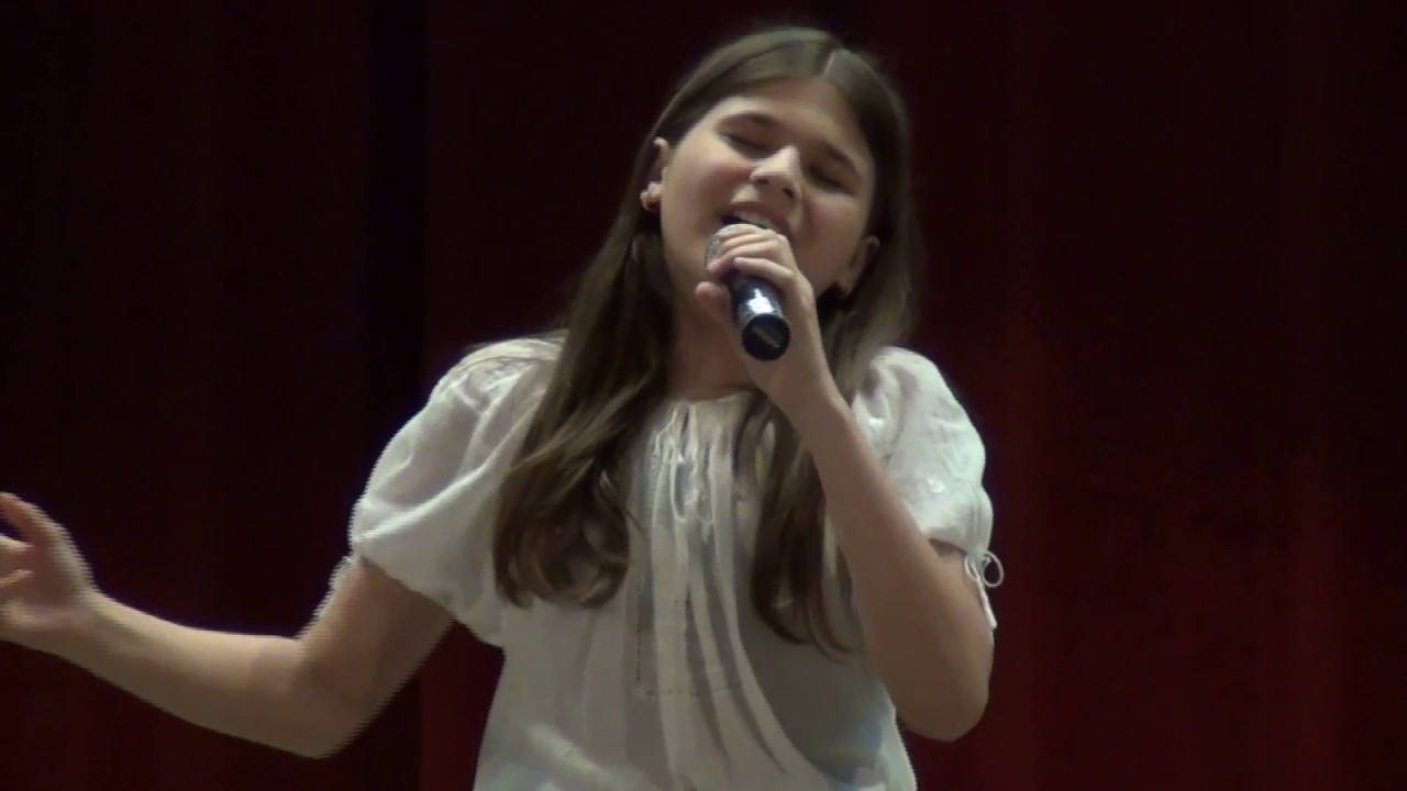 Andreea Tican - Moon River - YouTube