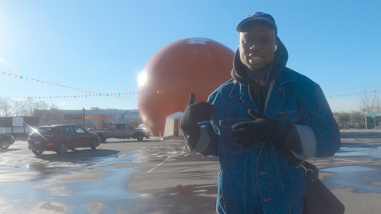 WE FOUND A GIANT ORANGE IN THE MIDDLE OF MONTREAL | MONTREAL FOOD VLOG ...