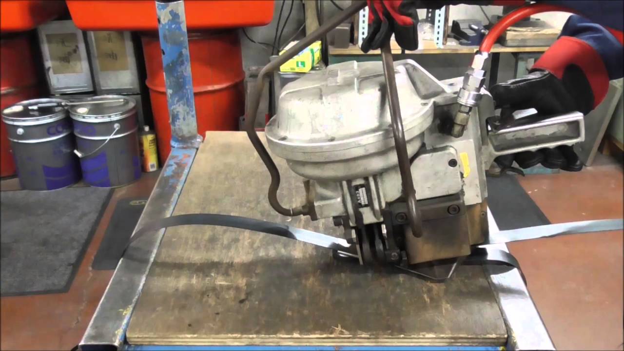 原田物産(株)FROMM A483 帯鉄用空圧式コンビネーションツール - YouTube