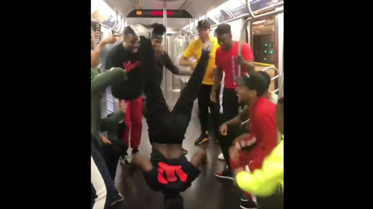 Break dancing on the Train - YouTube