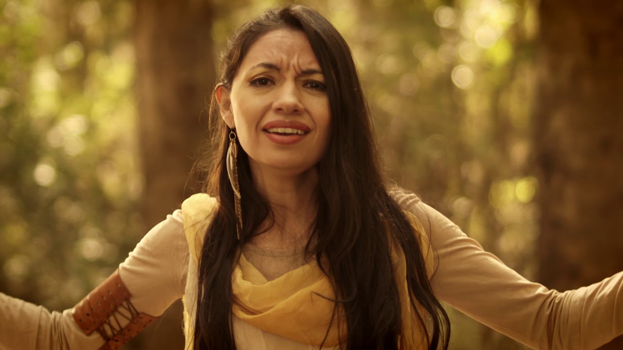 Daniela Toro - El Universo es Dios (Video Oficial) - YouTube