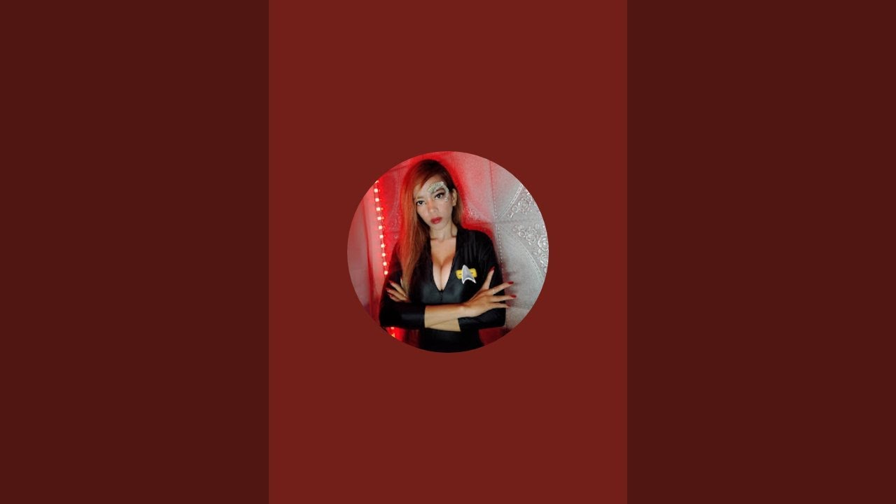 Ella Reacts is live! - YouTube