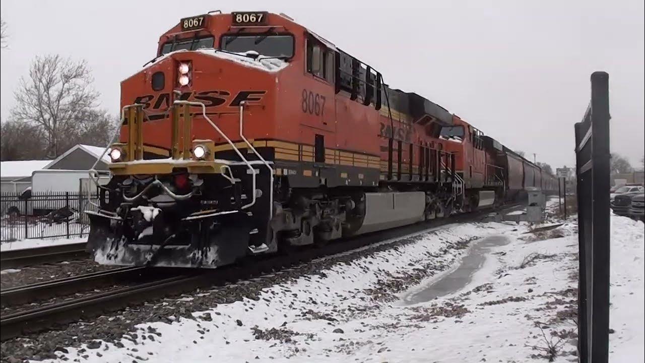 BNSF #8067 Leads WB Grain Train. Olathe, KS 1/12/24 - YouTube