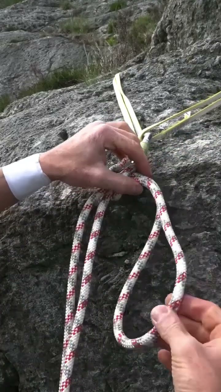 How to tie off the Italian Hitch - YouTube