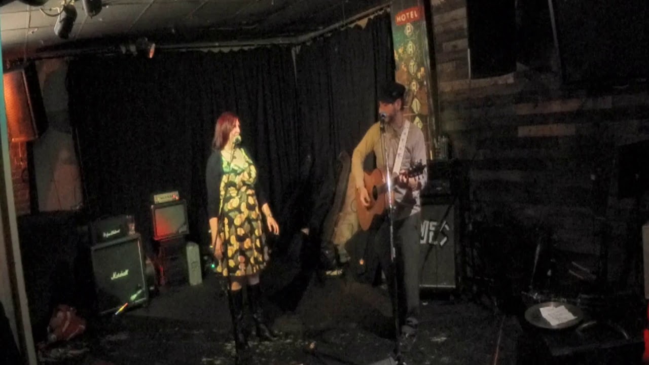 Bobbi-Jo Moore & Vic Ruggiero Lonely Nights (Live) - YouTube