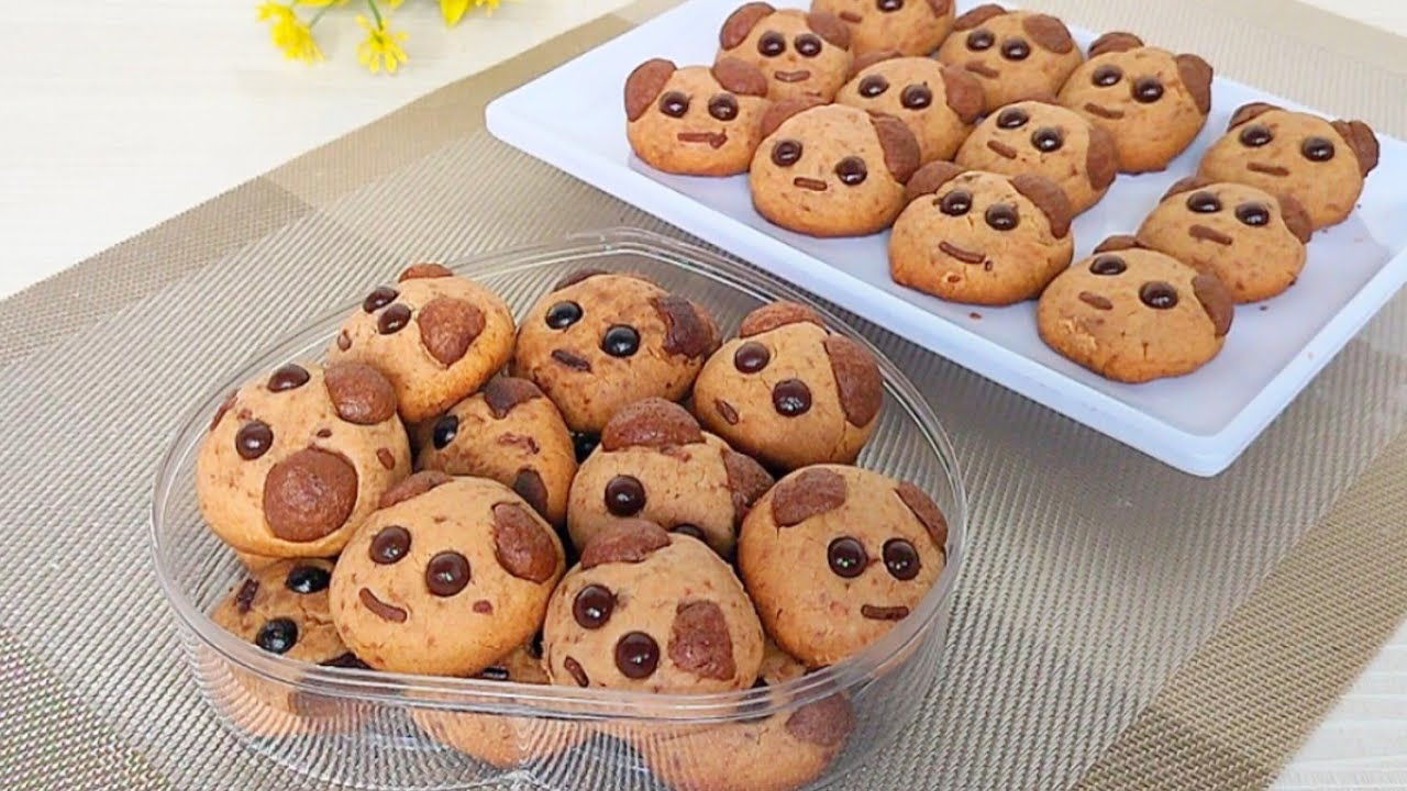 MILO DOGGIE COOKIES IN A PAN - YouTube