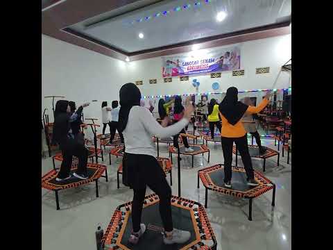 2NE1 Basic Class Trampoline with coach Riana