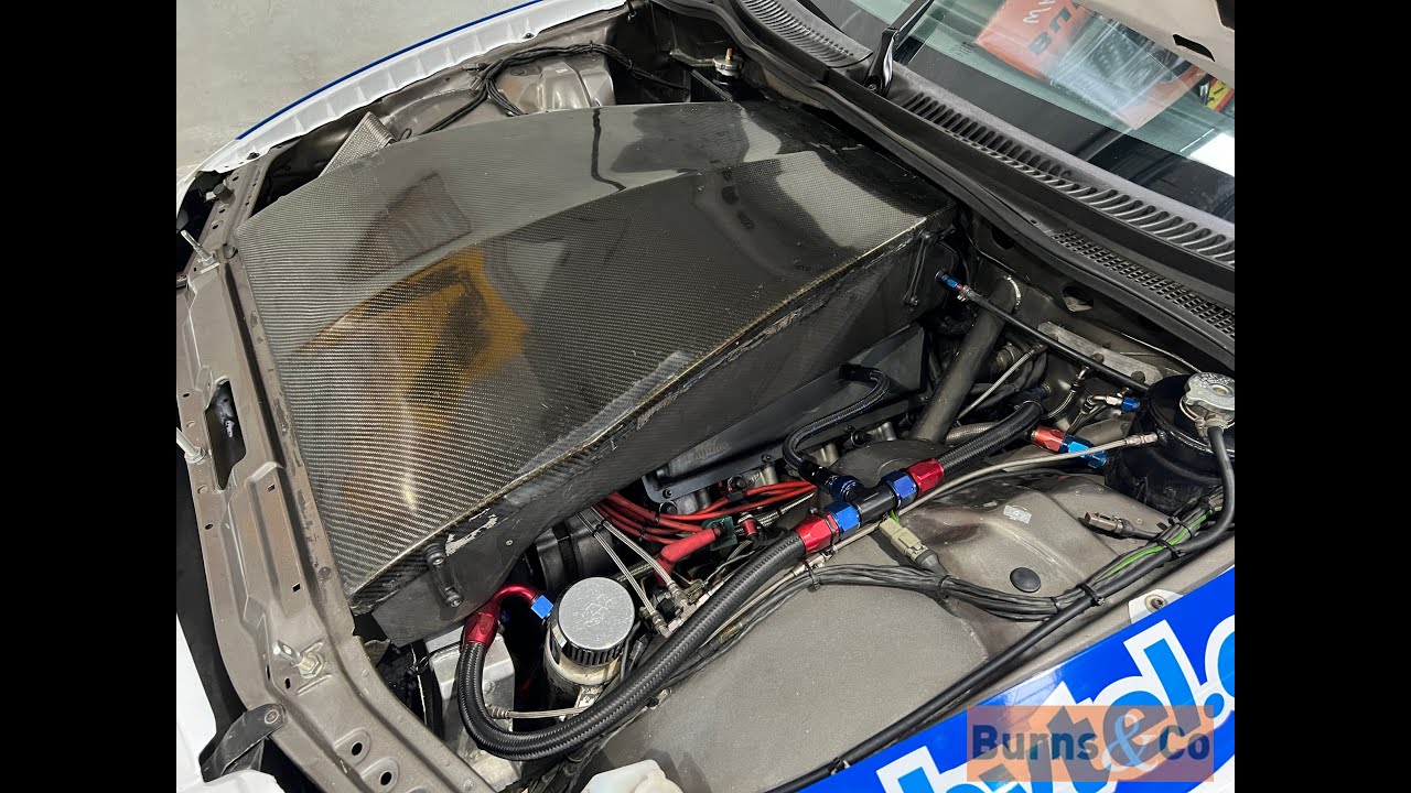 AU Ford Falcon Super Car - Engine - YouTube