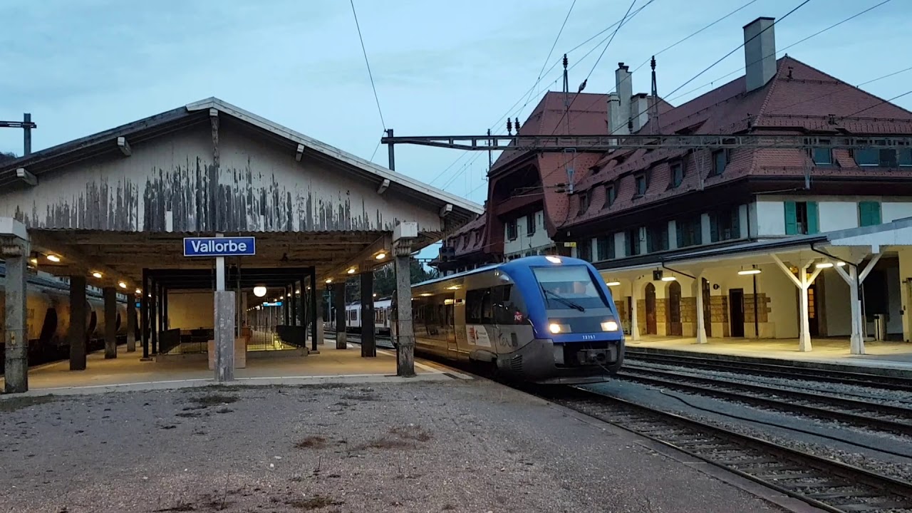 Trains SNCF en gare de Vallorbe - YouTube