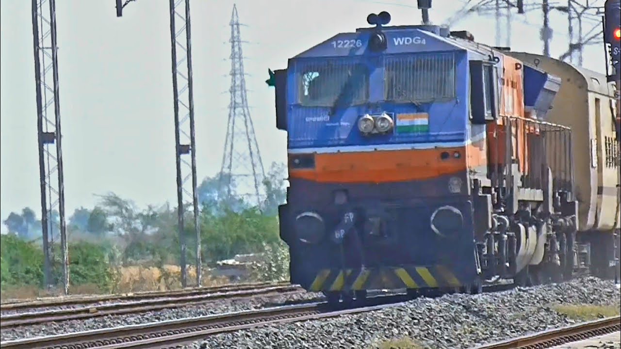 11088 Pune veraval Express With Orange Blue livery Ludhiana LDH WDG 4 ...