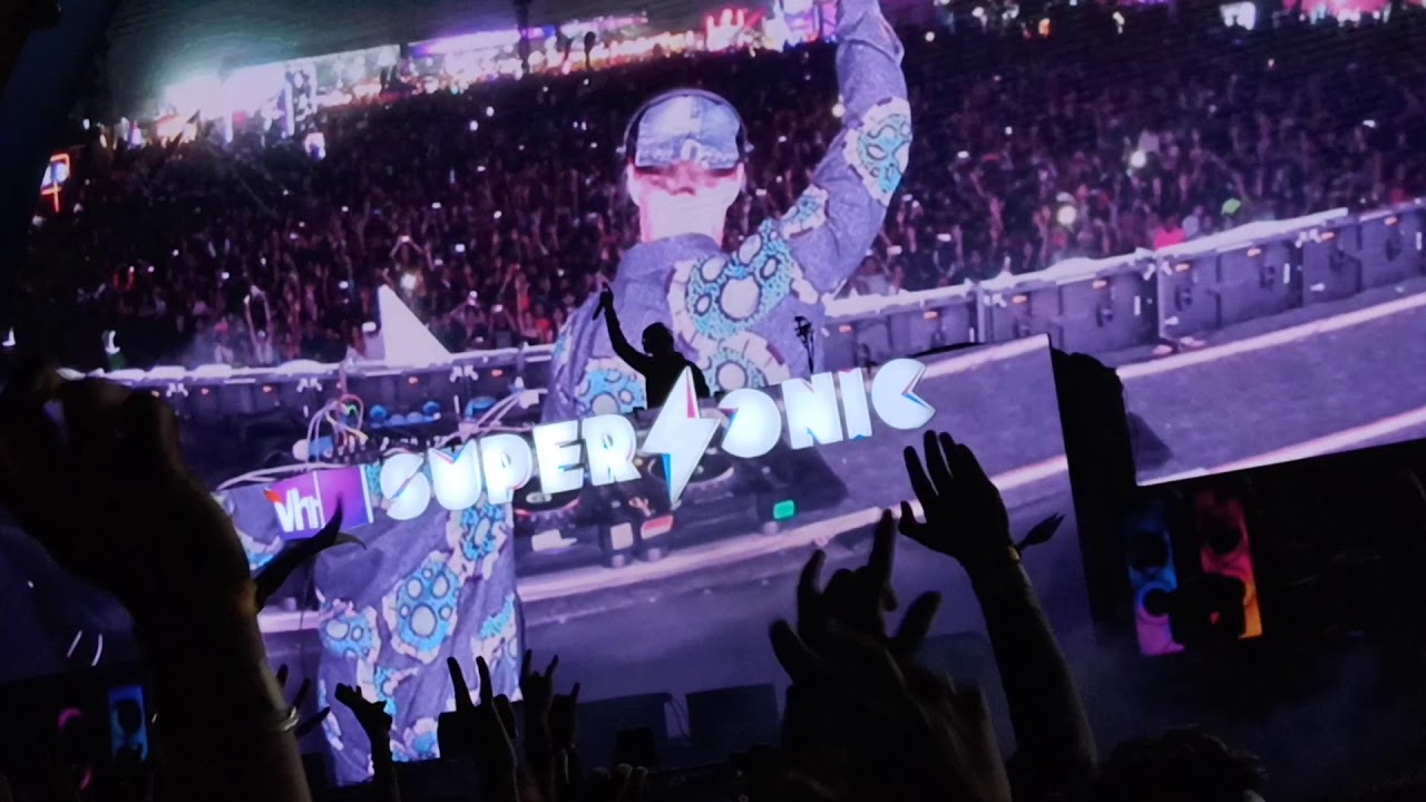 Diplo live Vh1supersonic (INDIA) - YouTube