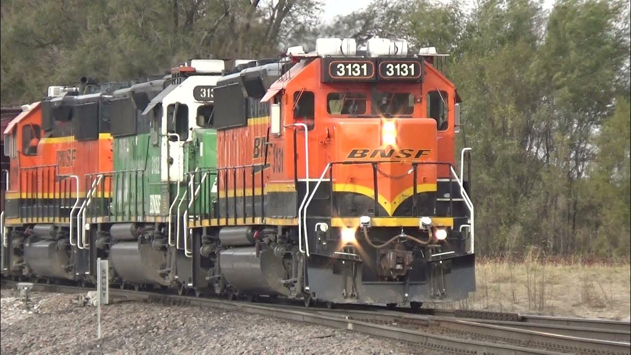 BNSF 3131 leads the Bayard Local at Pacific Junction, Iowa. - YouTube